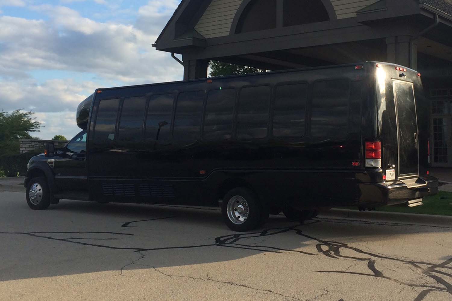 Midwest Coach Limo | Executive Coach Bus #33