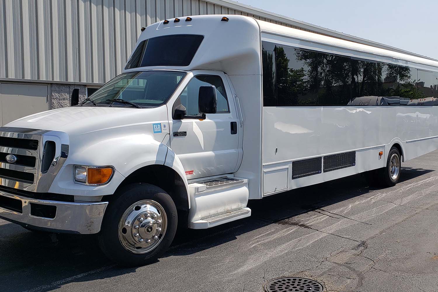 Midwest Coach Limo | Executive Coach Bus #34