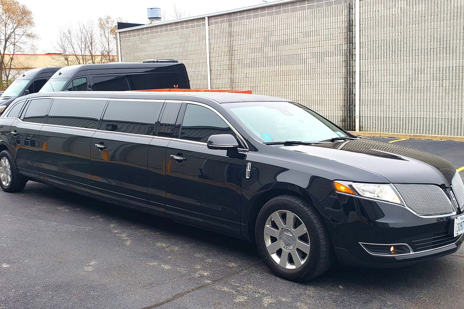 Midwest Coach Limo | Lincoln MKT Premium Limousine
