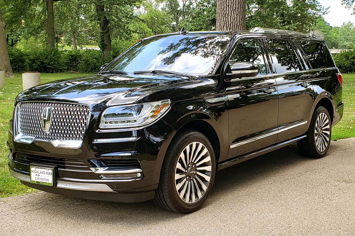Midwest Coach Limo | Lincoln Navigator A VIP luxury SUV